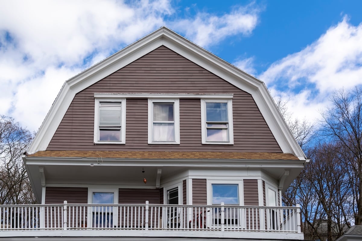 What Is A Gambrel Roof? Style, Benefits & Design Explained