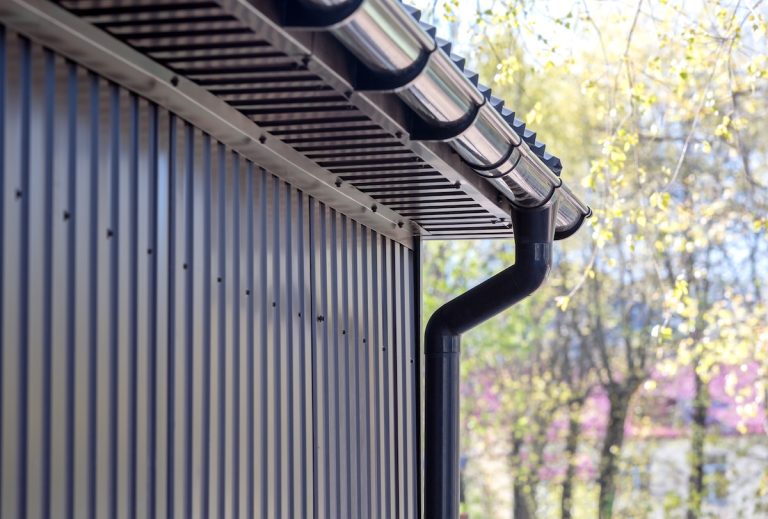 How To [Quickly] Fix Sagging Gutters (Step By Step)