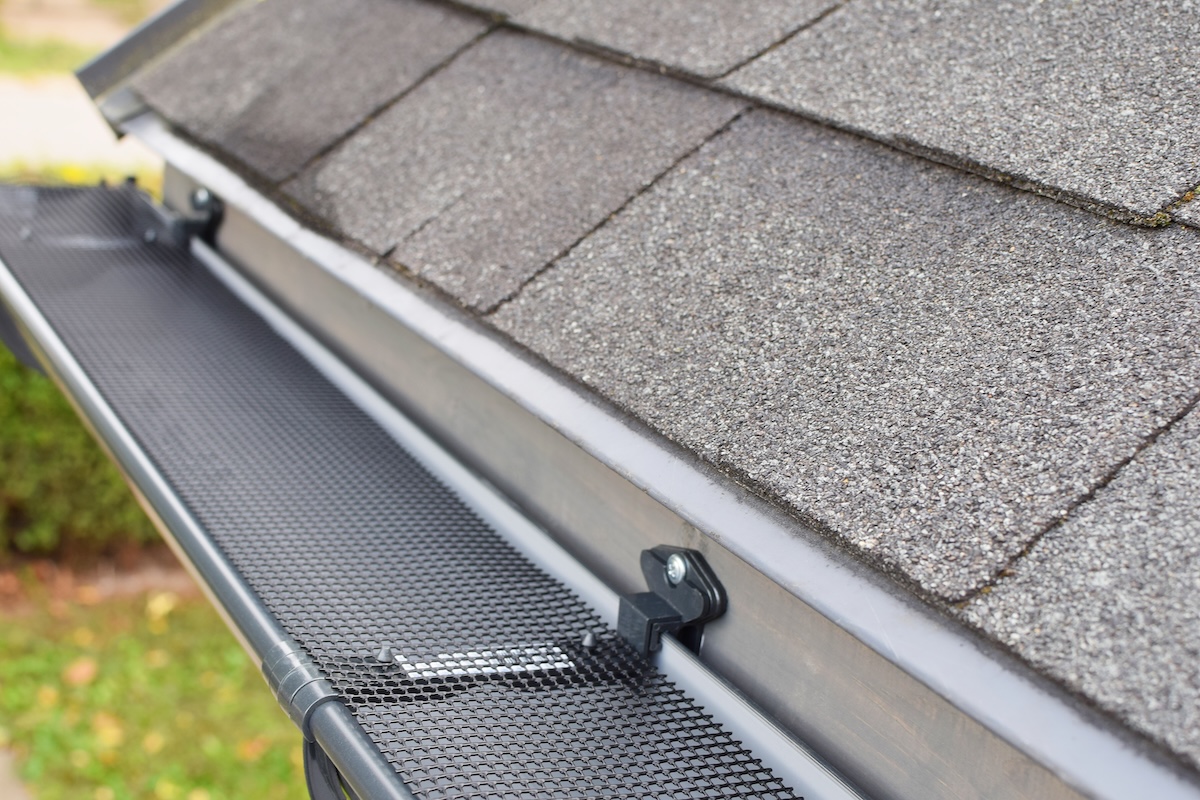 How To [Quickly] Fix Sagging Gutters (Step By Step)
